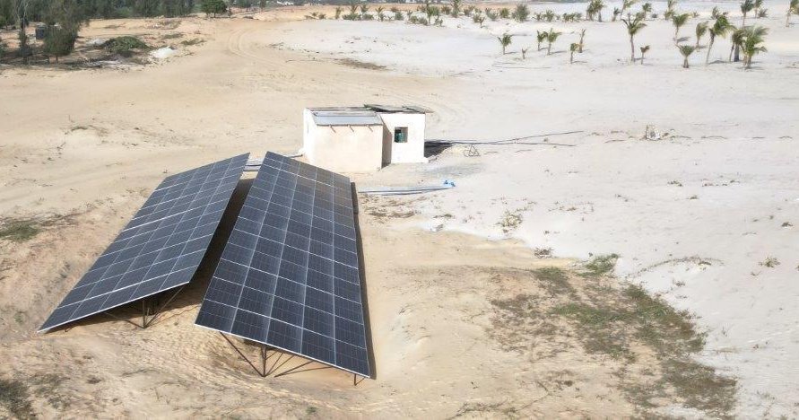 Électrification solaire de l’hôtel Okaï Oasis du Désert ! - Vert Tech ...